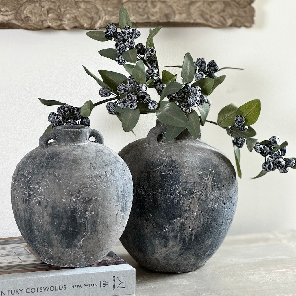 Distressed Dark Pot Anastassis – Cowshed Interiors
