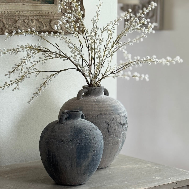 Distressed Dark Pot Anastassis – Cowshed Interiors